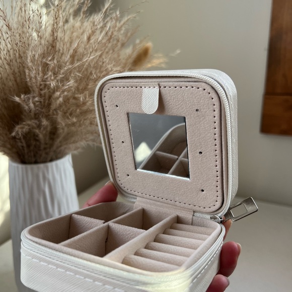 Accessories | Elegant Cream Jewelry Box With Mirror New | Poshmark